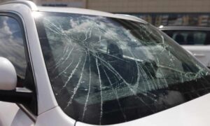 10 Common Signs of a Defective Windshield